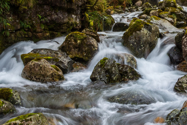 Natural Mineral Water | Health Benefits & Properties | Deeside Water